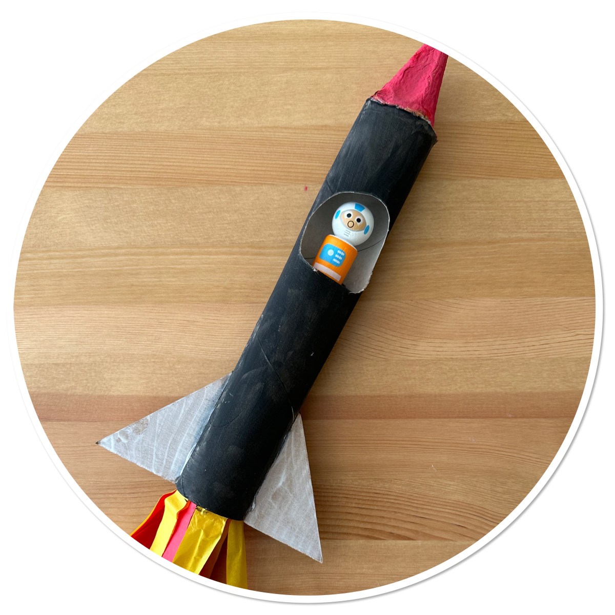 Kitchen Roll Rocket DIY – Read and Play All Day